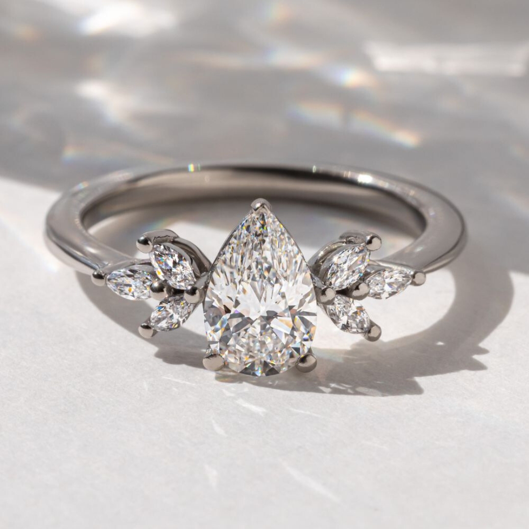 How to Choose the Perfect Sparkling Engagement Ring for Your ...